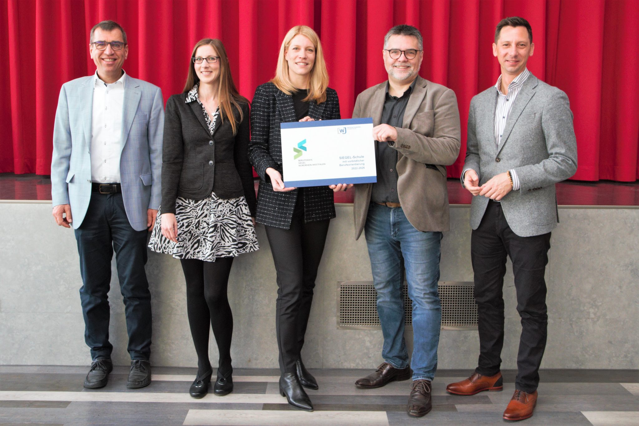 Übergang ins Berufsleben – Dafür stehen wir – Berufskolleg Wirtschaft ...